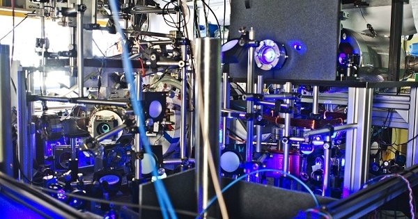 Optical fiber : a revolution for the comparison of atomic clocks ...